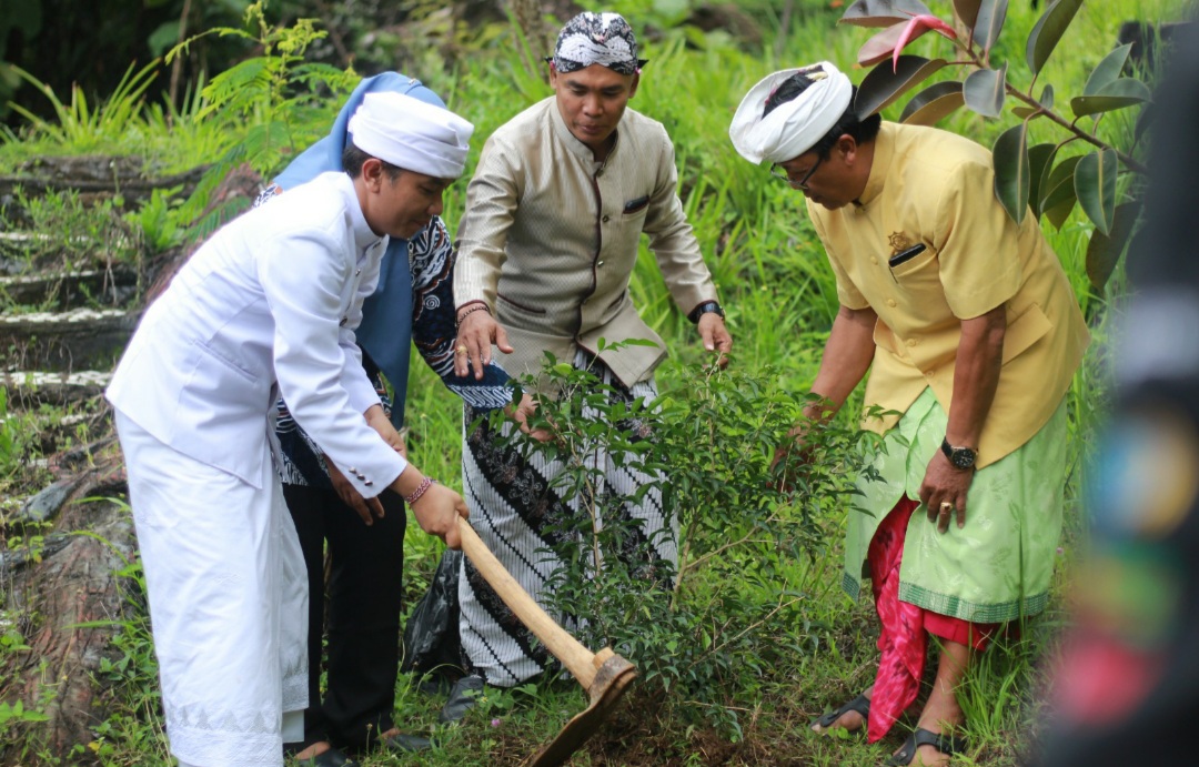 Ritual Sakral Wana Kerti: Memperkuat Spiritualitas dan Keseimbangan ...